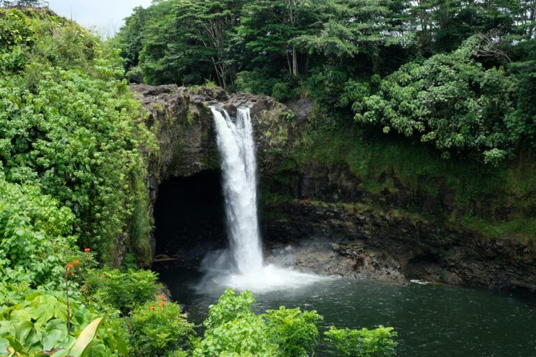 Visit Hawaii in March Guide : Weather, Best Things To Do + More (2026)